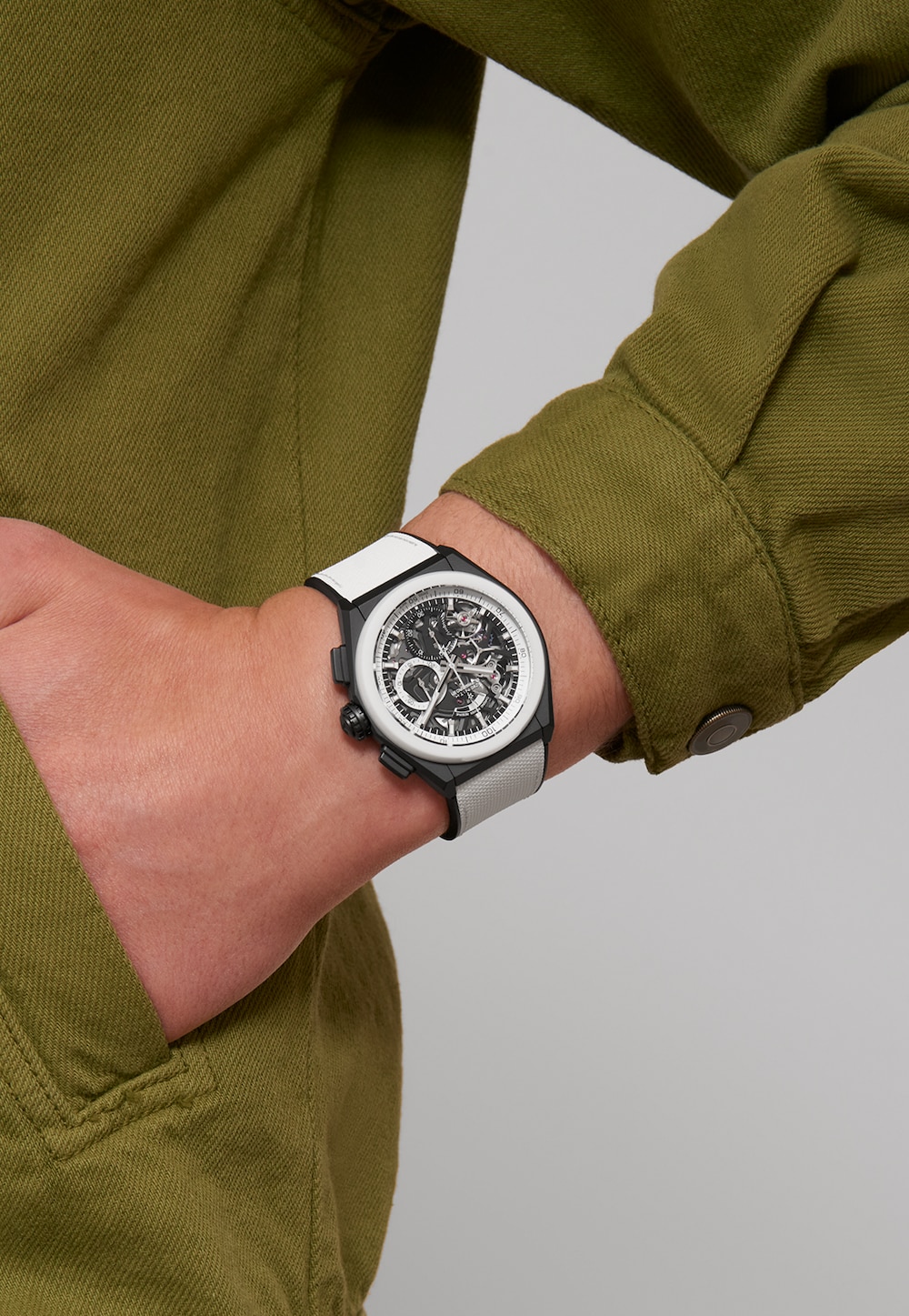 ZENITH DEFY 21 - 44.00mm, Black matte Ceramic with white ceramic bezel